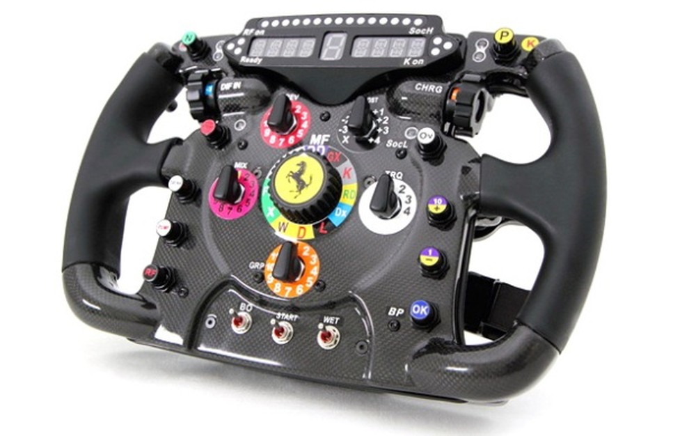 Réplica oficial do volante de F1 da Ferrari
