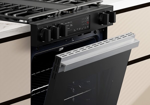 Samsung lança fogões com air fryer, câmera e controle por app; conheça