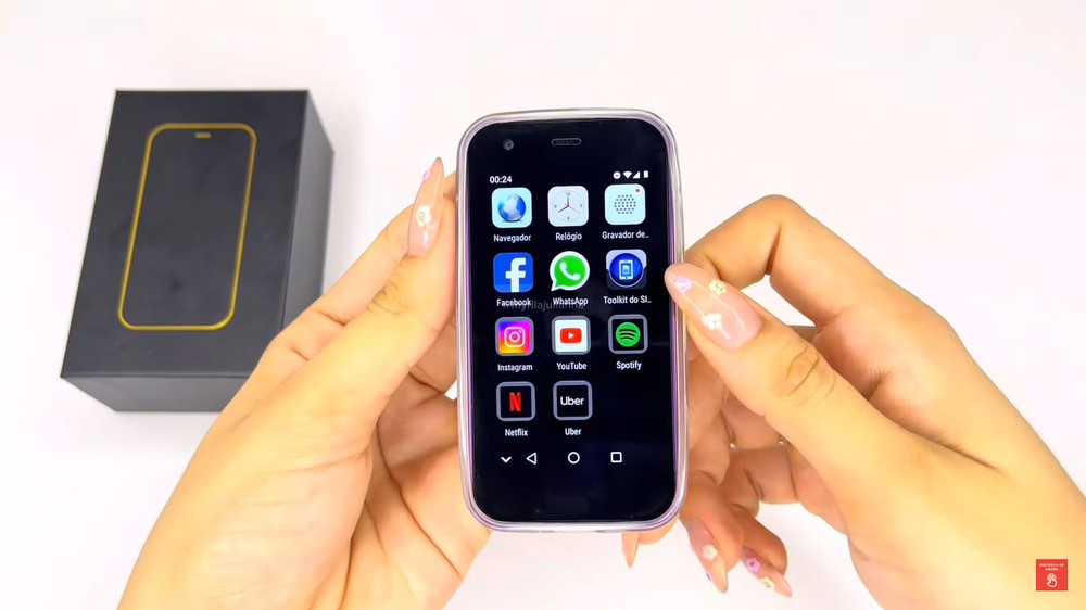 'Mini iPhone' da Shopee faz sucesso nas redes sociais; conheça