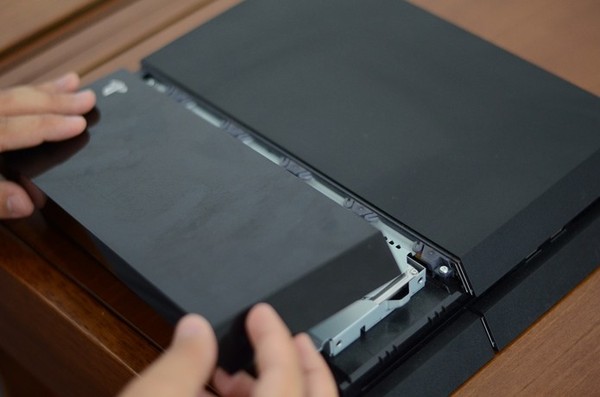 PS4: confira como trocar a faceplate do console da Sony