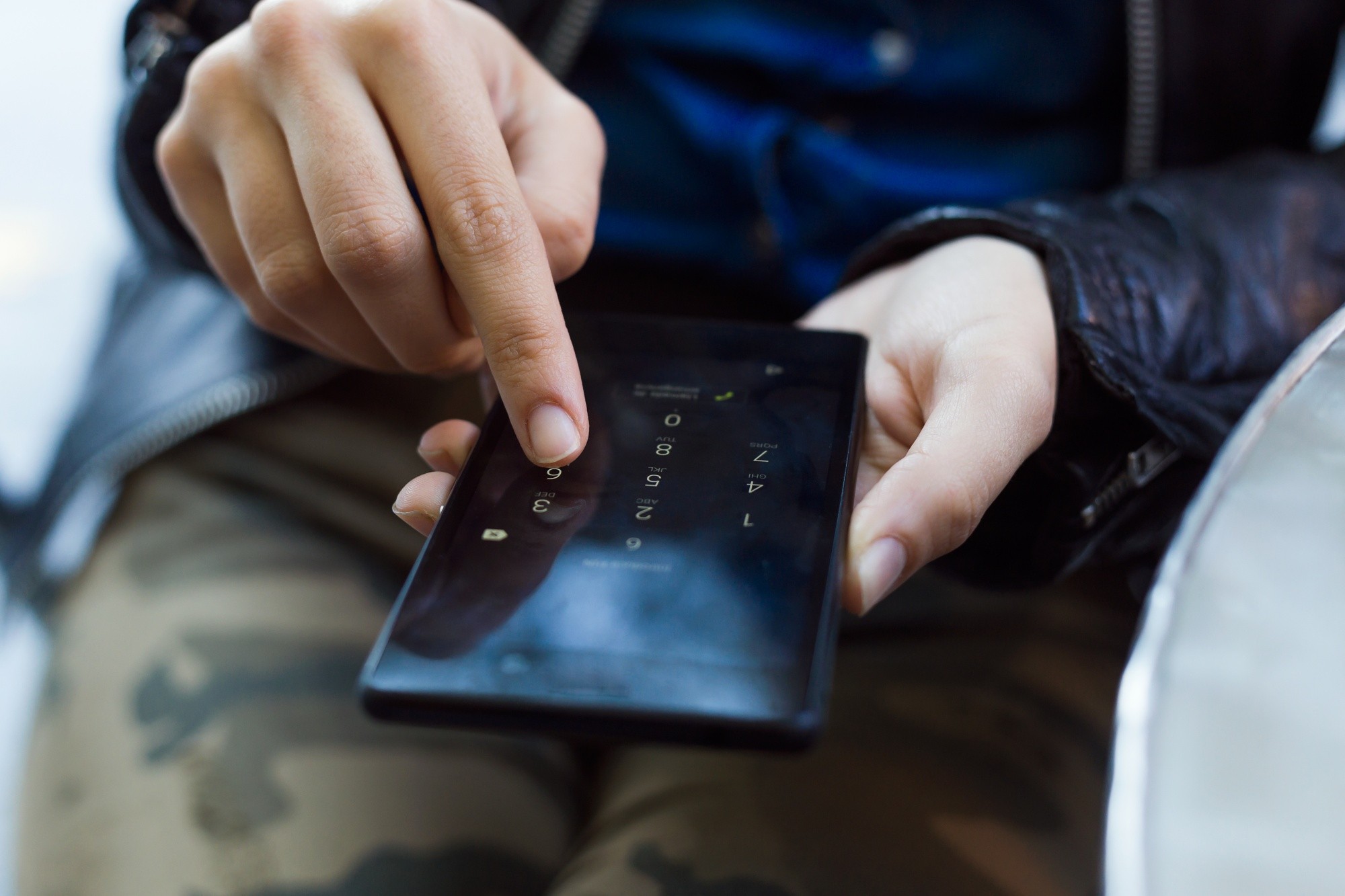 Como descobrir de quem é o número de telefone? Veja 7 formas de saber