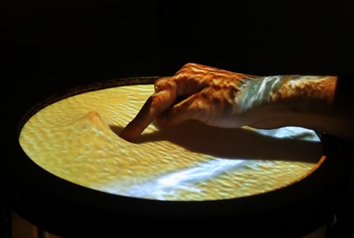 Obake, tela touch elástica, é capaz de se moldar e simular superfícies 3D