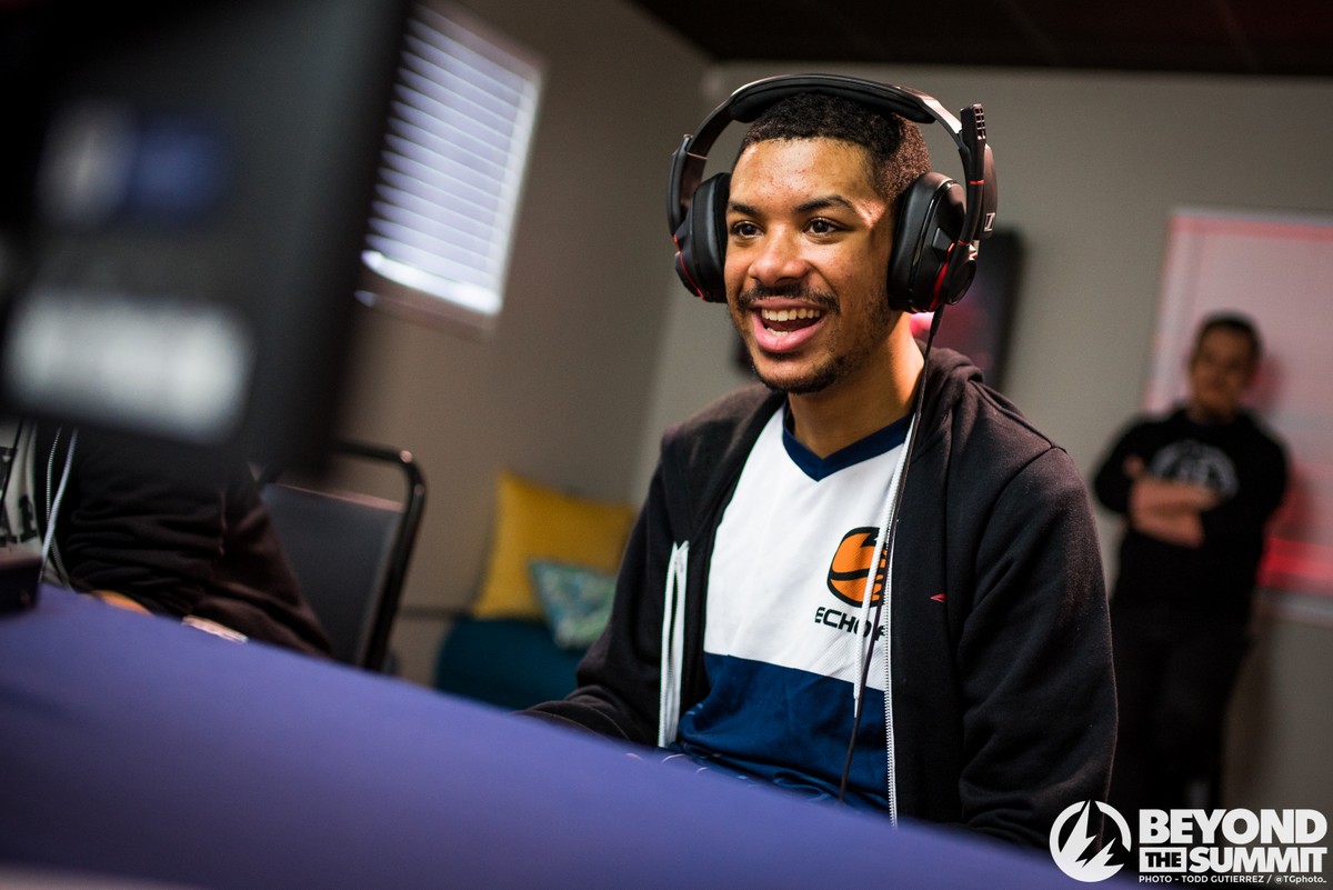 Mortal Kombat 11: SonicFox é o campeão do Summit of Time