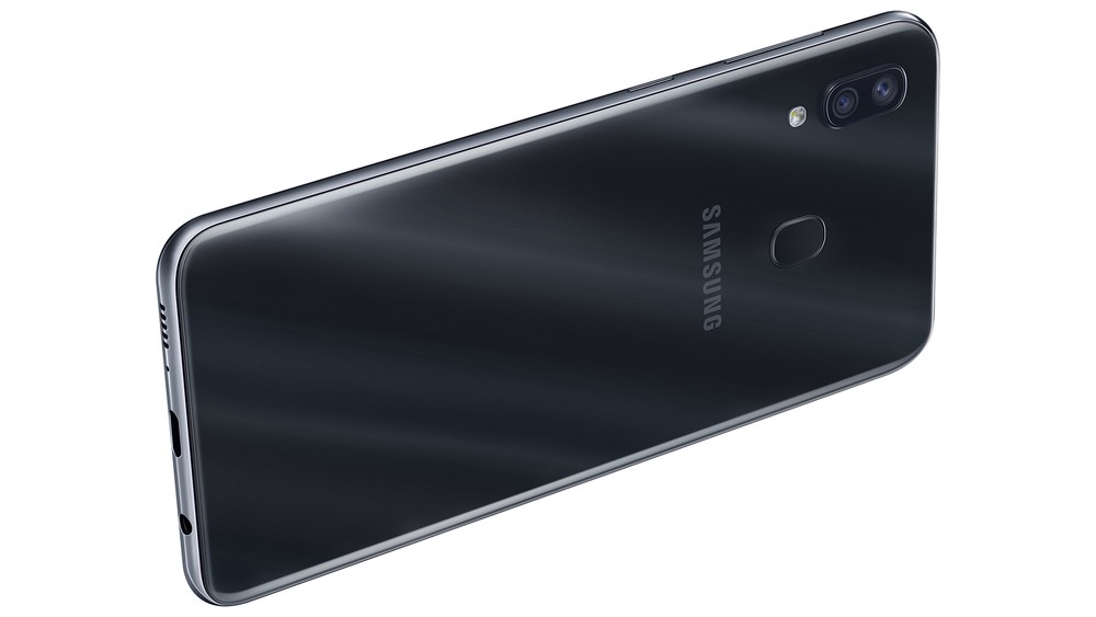 Galaxy J8 vs Galaxy A30: saiba o que muda na ficha técnica e no preço