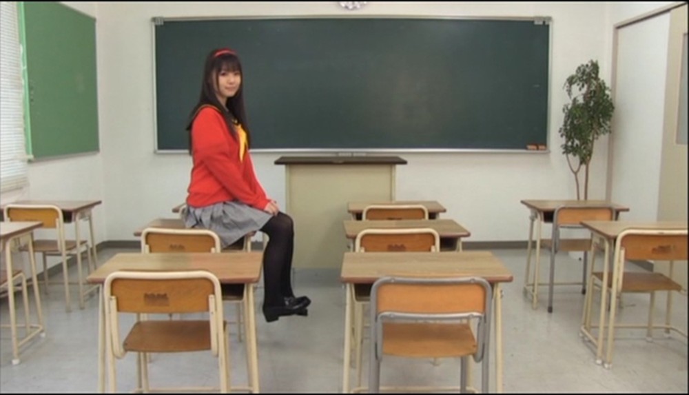 Confira fotos seguras da paródia erótica de Persona 4