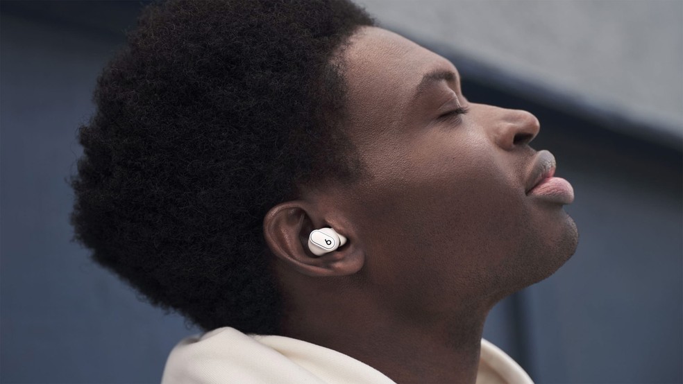 Beats Studio Buds Plus é bom? Veja preço, ficha técnica e se vale a pena