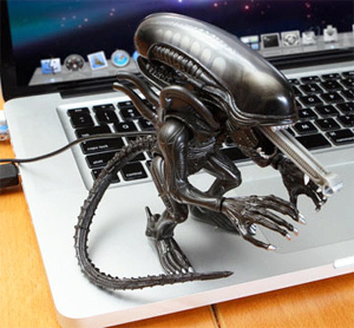 Alien USB diverte e ‘protege’ seu ambiente próximo ao PC