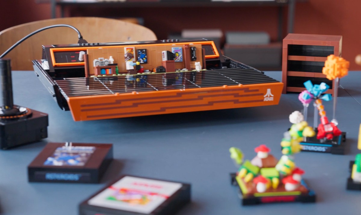 Atari 2600 ganha versão de LEGO com cartuchos e joystick montáveis