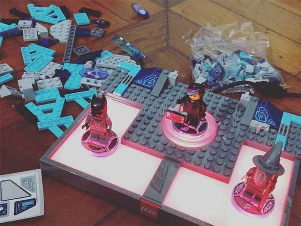Aprenda como jogar Lego Dimensions e usar os controles e brinquedos