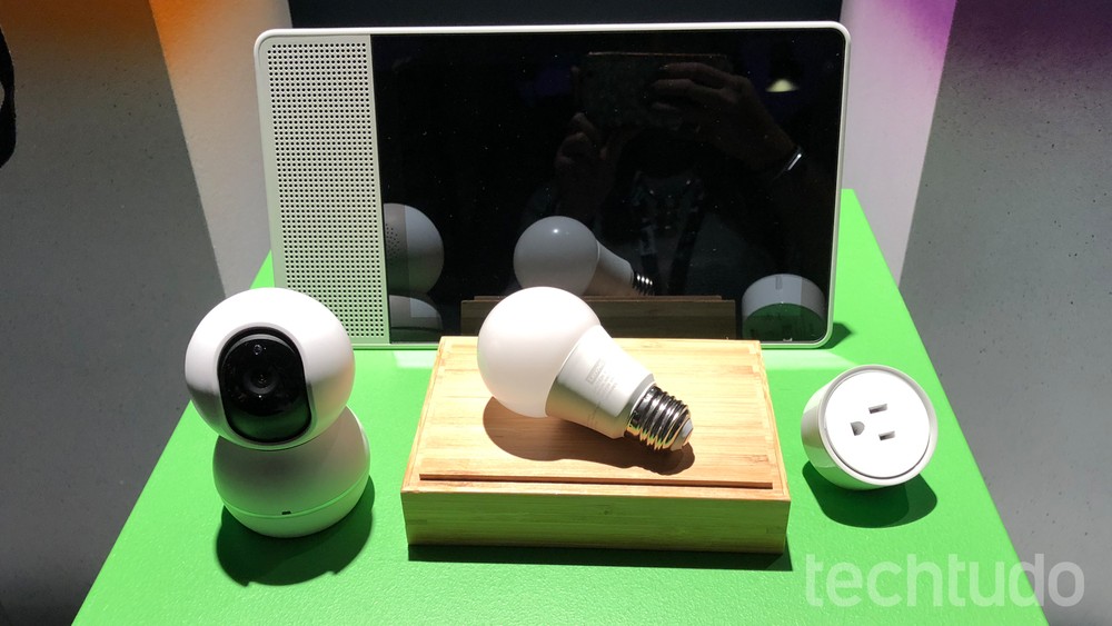 Lenovo aposta em lâmpada, tomada e câmera para deixar a casa inteligente
