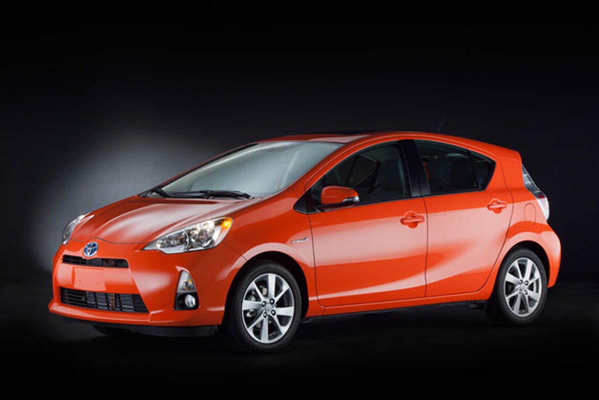 Toyota Prius C é apresentado e pode vir com tecnologia FCV-R