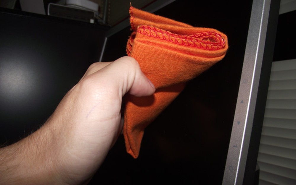 Como limpar a tela do monitor do seu computador