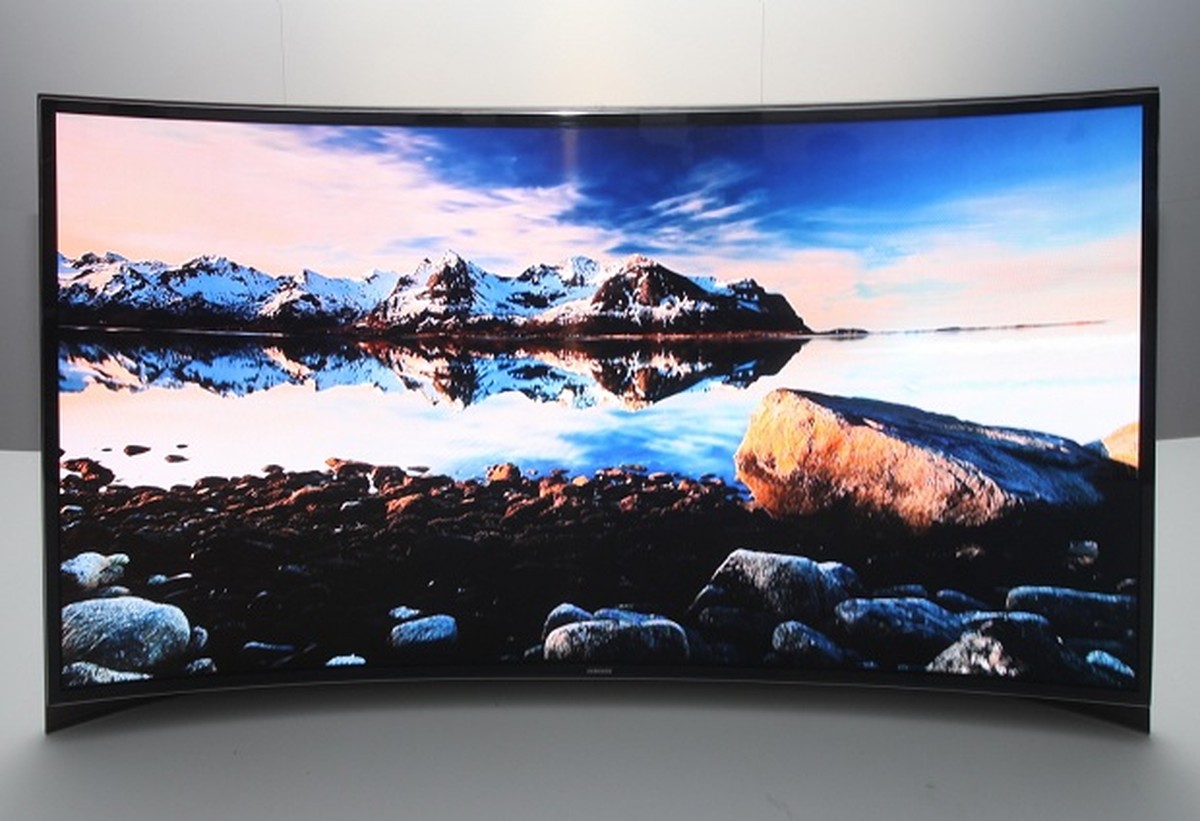 Samsung inicia venda de TV OLED com tela curva de 55 polegadas