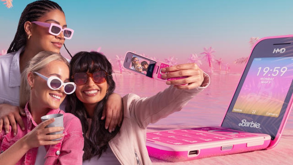 Nokia lança celular da Barbie com design flip e visual pink; veja fotos
