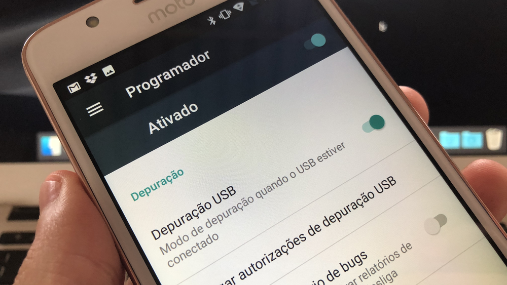 O que é e como funciona a depuração USB