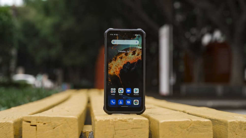 Celular tem 3 vezes mais bateria que modelos desejados e fica 4 dias ligado