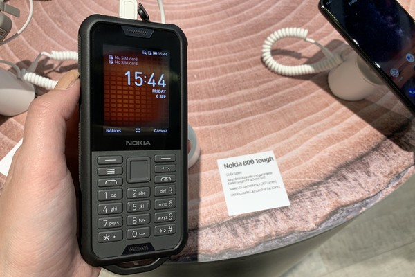 Do 'Tijolão' ao Motorola V3: relembre 9 celulares 'icônicos' dos anos 2000