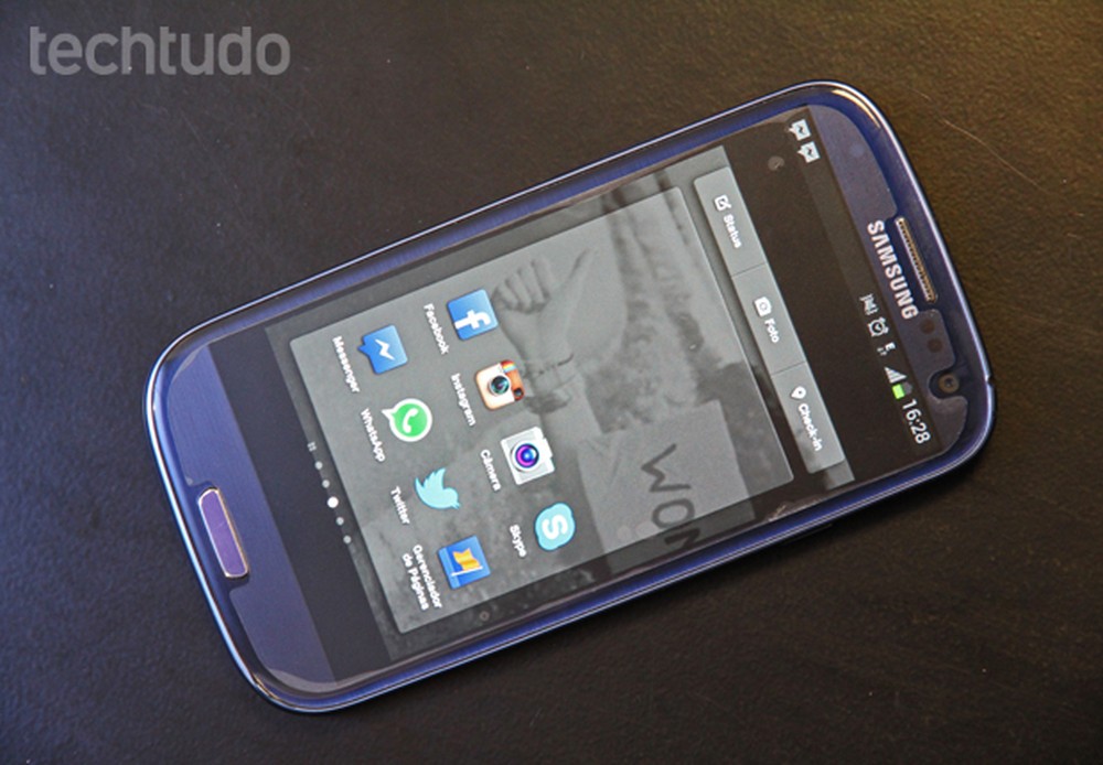 Vale a pena instalar o Facebook Home? Testamos o novo tema do Android