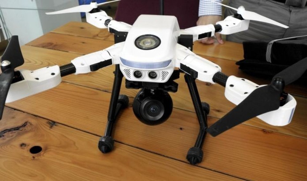 Drone desmontável e portátil faz imagens aéreas com câmeras como GoPro