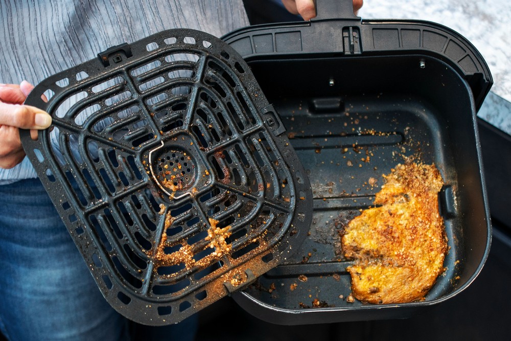 8 sinais de que você precisa limpar a sua Air Fryer agora