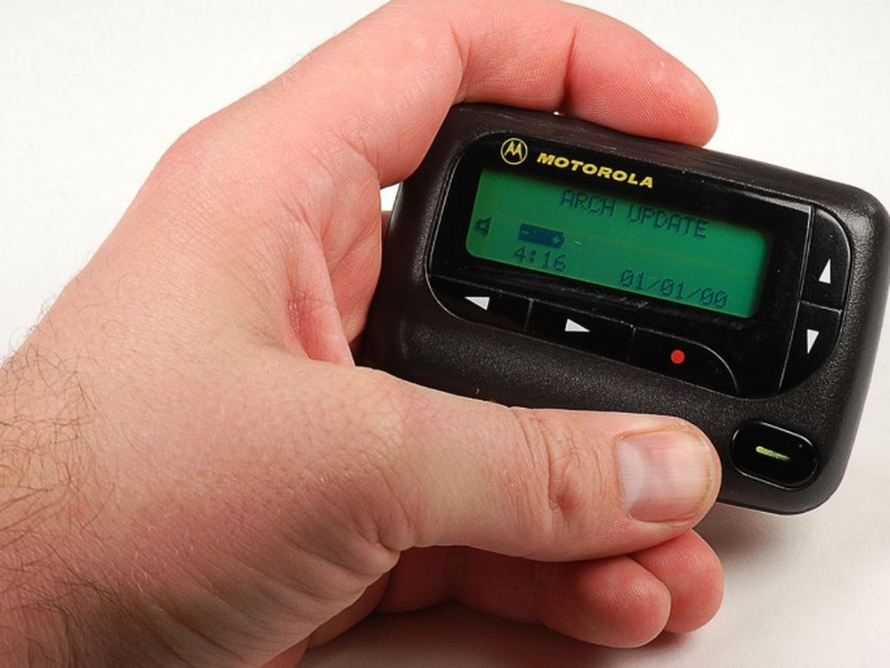 Pager fez sucesso nos anos 1990: relembre o antecessor do SMS e WhatsApp