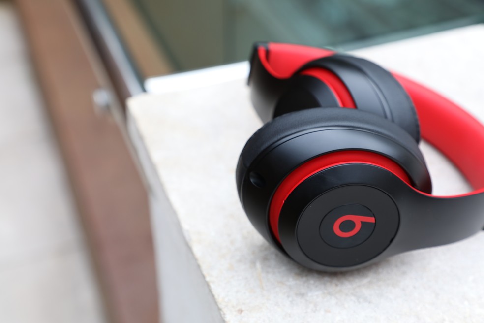 Sony 1000XM2 vs Beats Studio3: compare ficha técnica e preço dos fones
