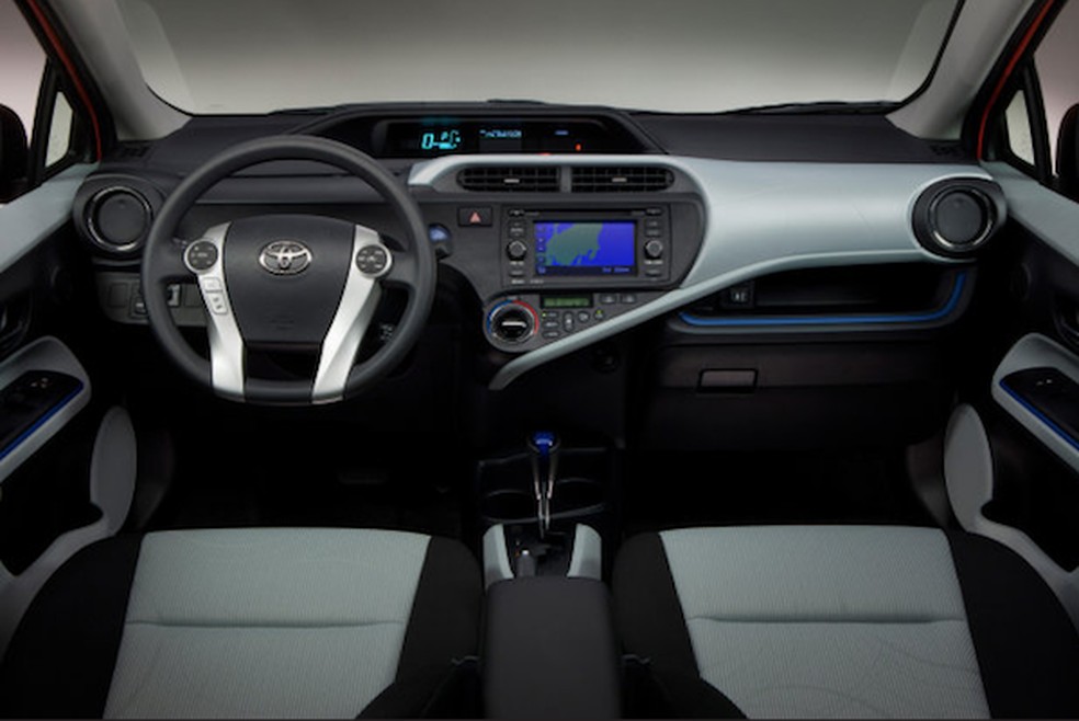 Toyota Prius C é apresentado e pode vir com tecnologia FCV-R