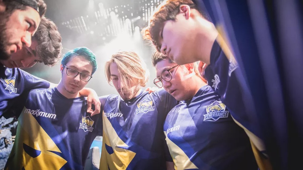 League of Legends e futebol: veja 10 times com line-ups de LOL pelo mundo