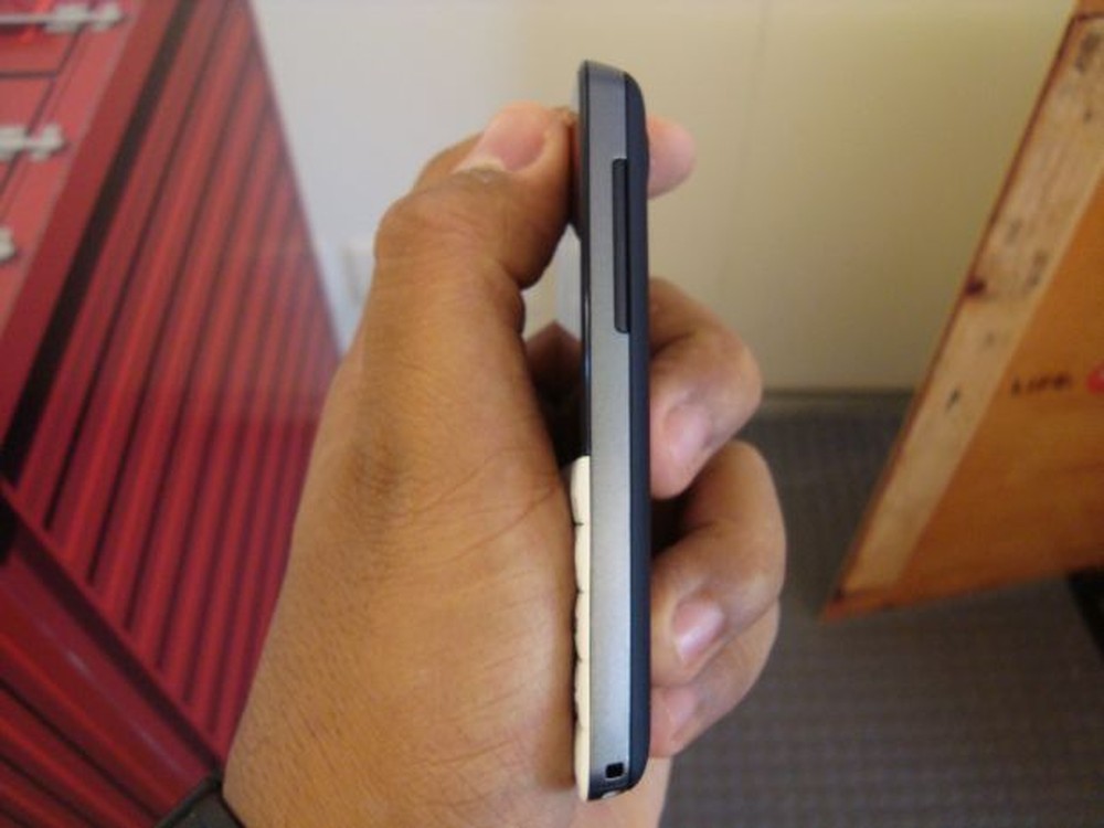 Fino e elegante, Motorola Motokey XT completa nova linha de 'netphones'