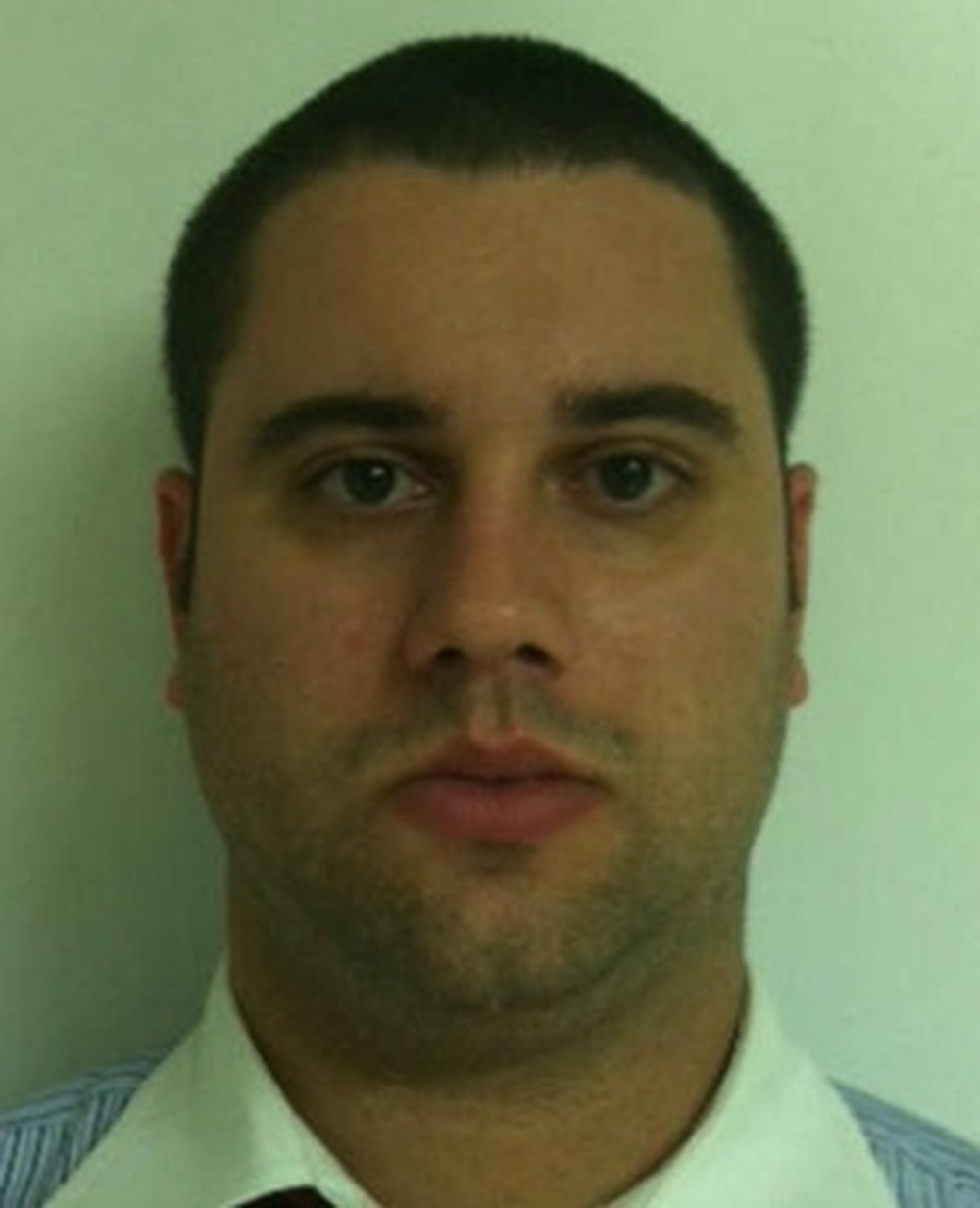 Empregado rouba fotos íntimas de celular de cliente e acaba preso