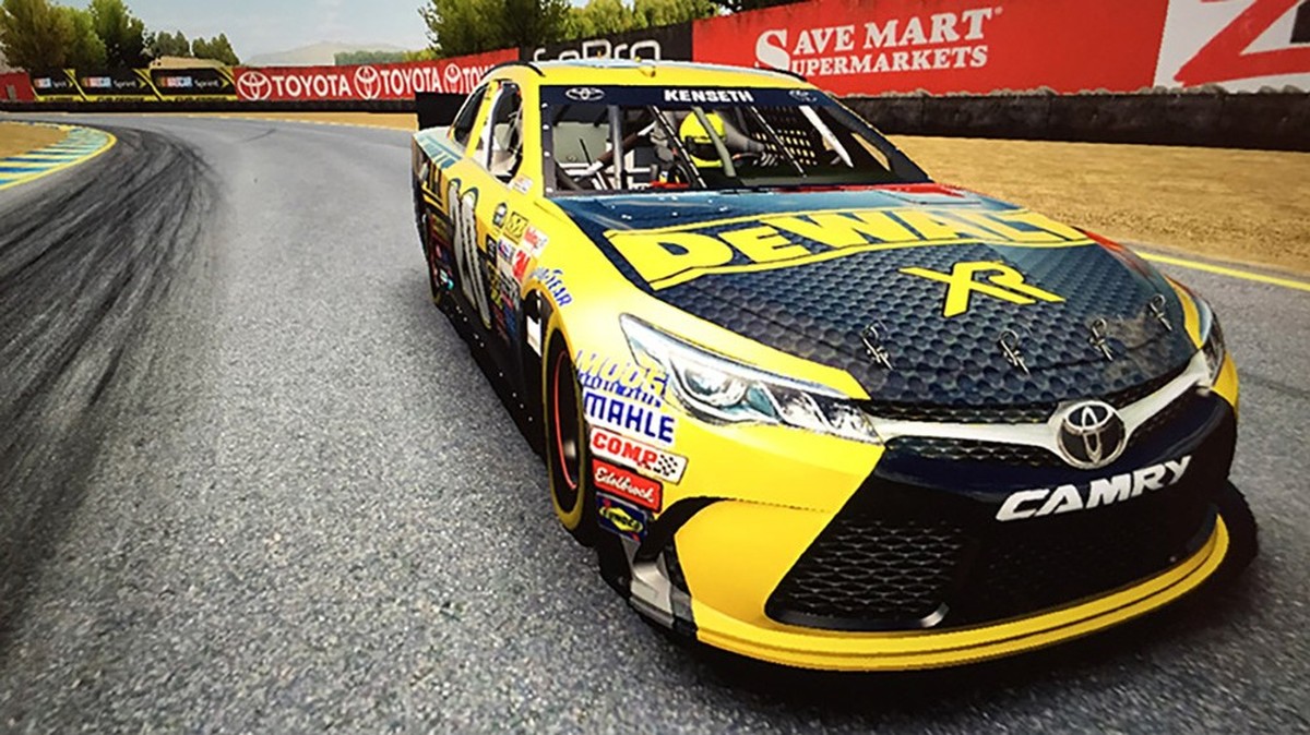 Review NASCAR 15