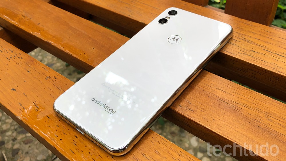Motorola One vs Galaxy A6 Plus; conheça preço e ficha técnica