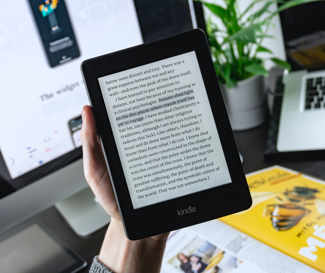 Kindle vale a pena? Tudo que você precisa saber antes de comprar o e-reader