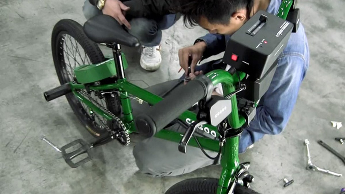 Engenheiros criam músicas com manobras e pedaladas em bike modificada