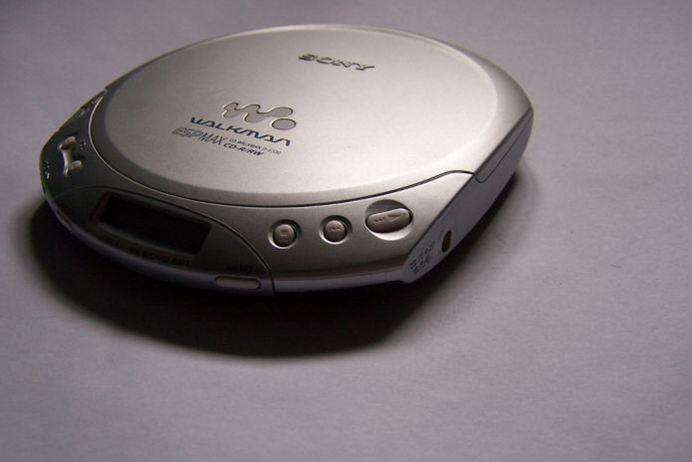 Walkman faz 35 anos; veja como a maneira de ouvir música evoluiu