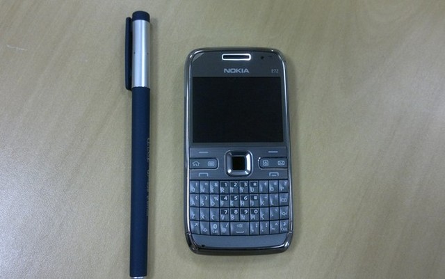 Review Nokia E72