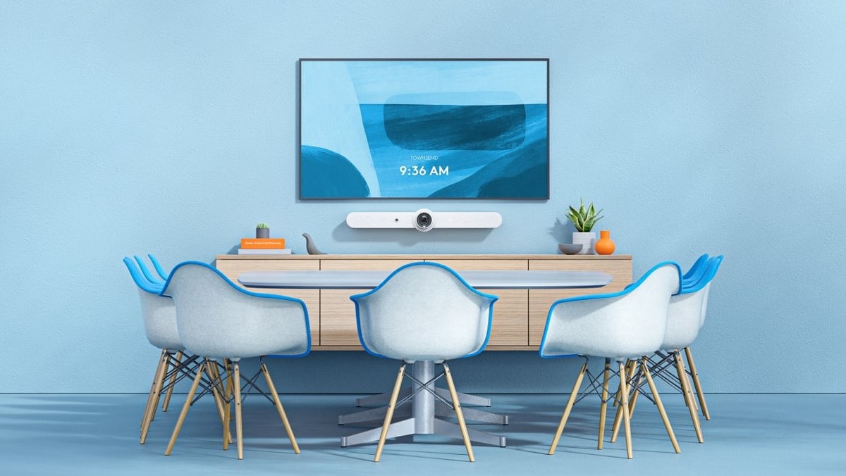 Logitech anuncia soundbar com webcam que pode gravar vídeos em 4K