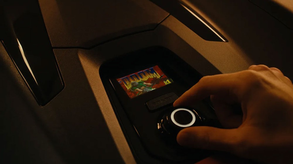 Doom ganha versão oficial para jogar em cortador de grama de R$ 24 mil