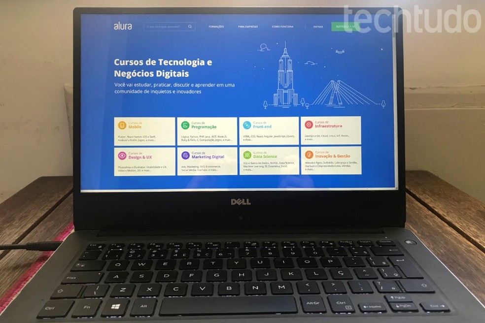 Alura cursos online vale a pena? Veja como funciona e preços da plataforma