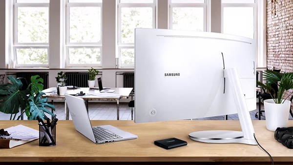 Monitor branco: 5 modelos ideais para decorações clean