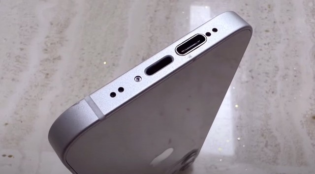 Youtuber constrói iPhone 12 Mini com portas Lightning e USB-C