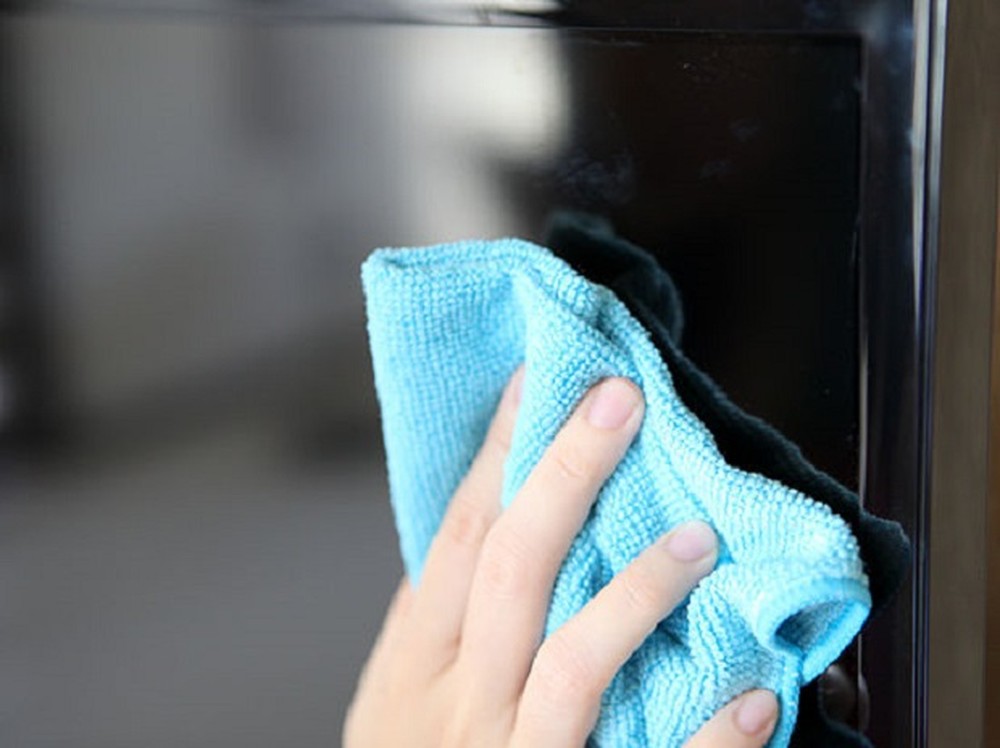 Descubra como fazer a limpeza correta do monitor